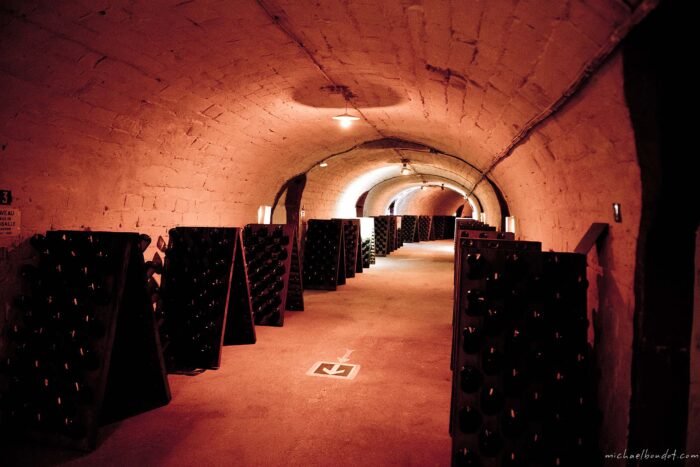Plongez dans les caves de Champagne - Champagne en Levenskunst ...